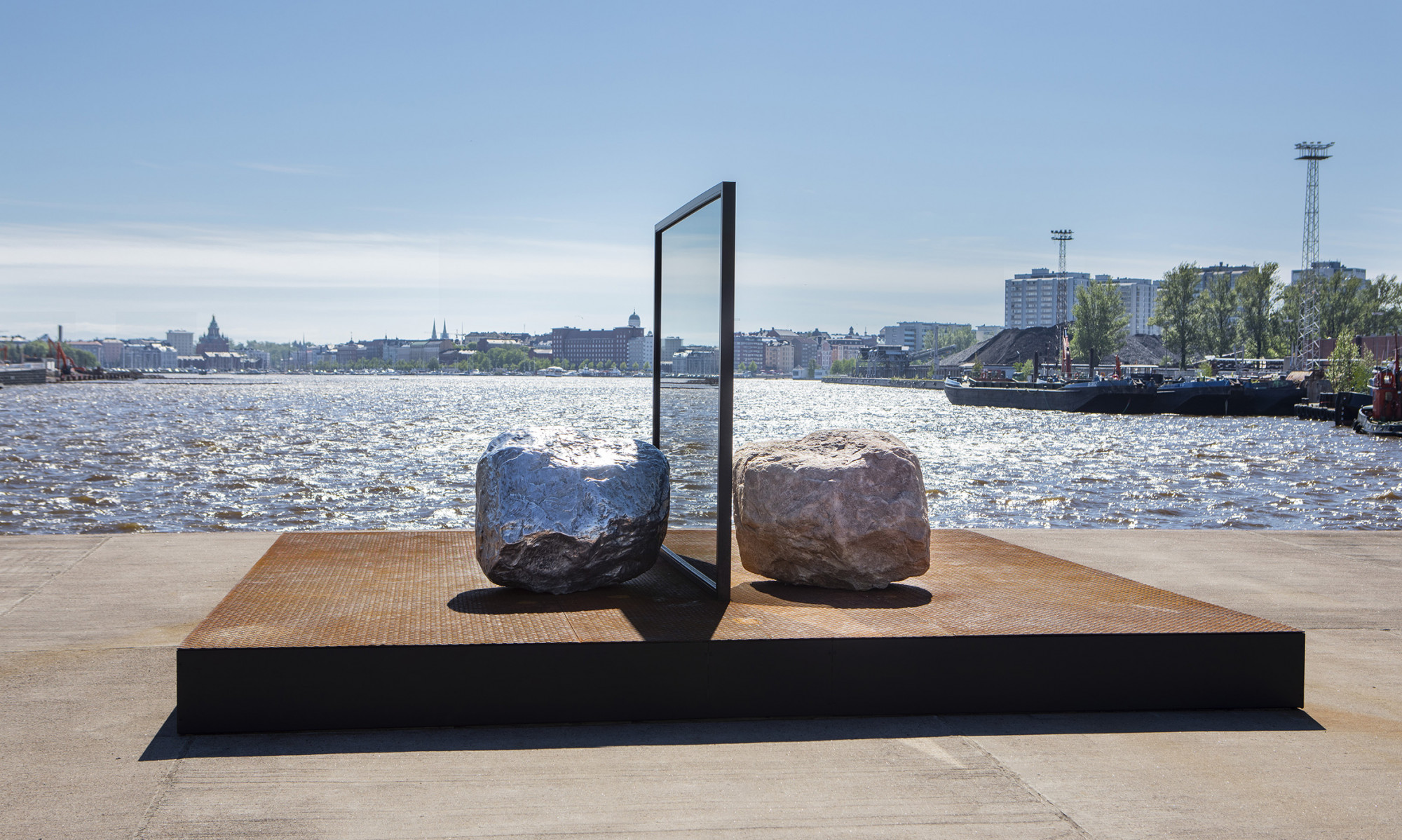 Alicja Kwade | PARS PRO TOTO & BIG BE-HIDE