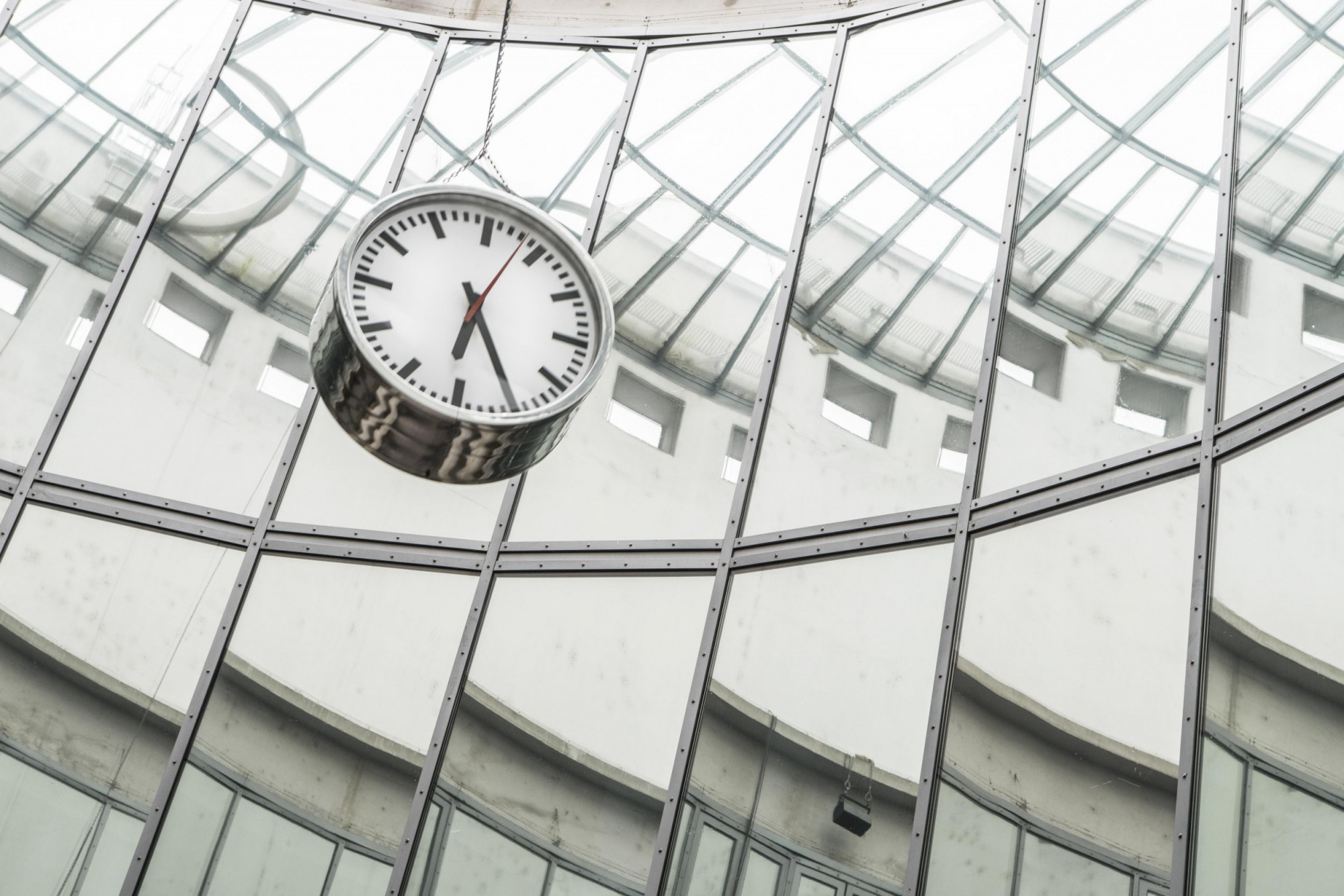 Alicja Kwade | Die bewegte Leere des Moments